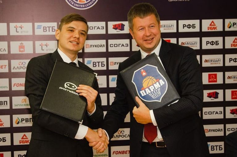 The world's first robot coach signed a contract with basketball club ...