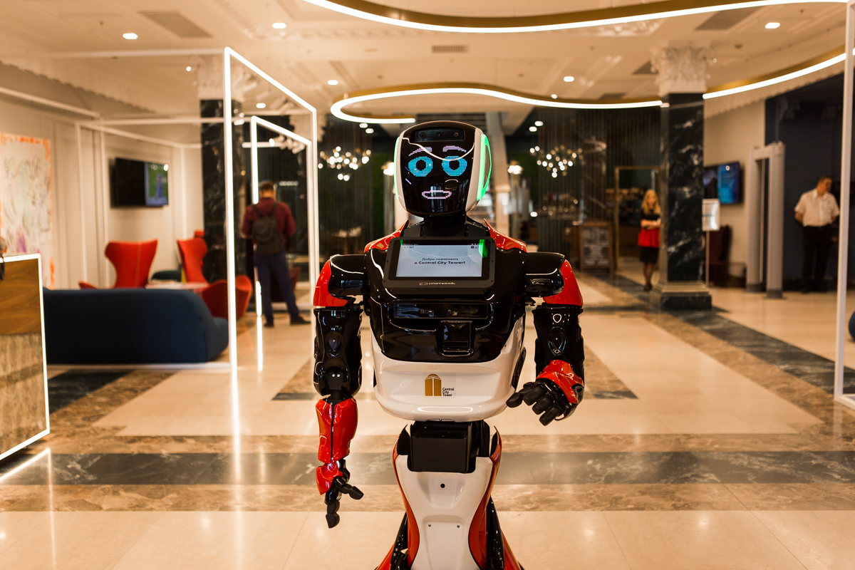 Europe is being invaded by robots. Promobot has signed a contract for ...