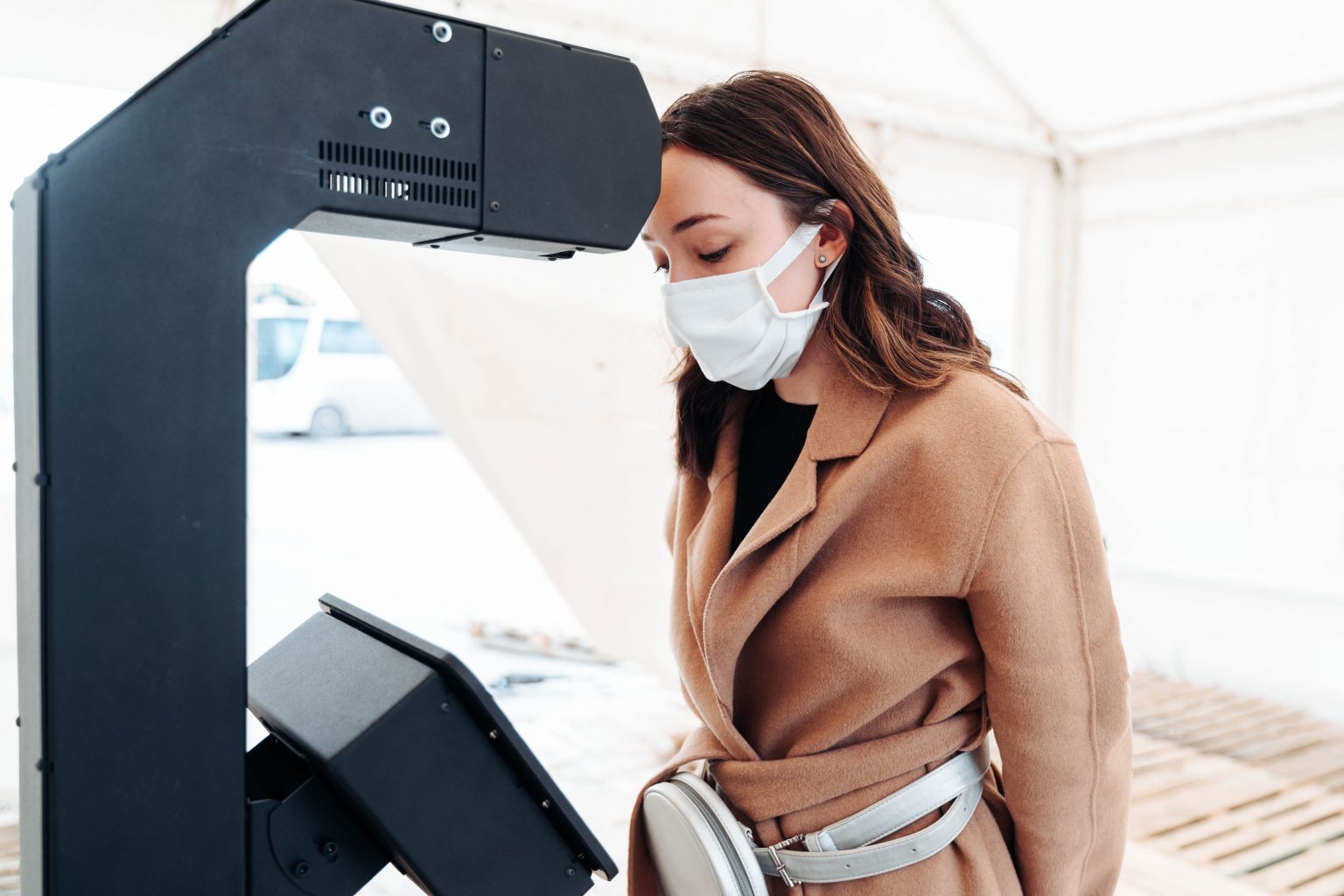 5 reasons to install screening stations at factory buildings, offices ...