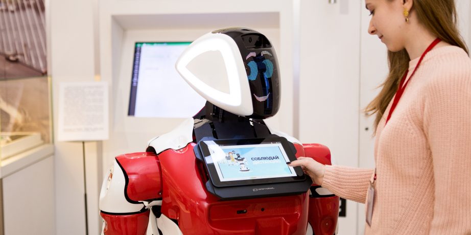 Tour Robots and How They Perform Against Humans | PROMOBOT