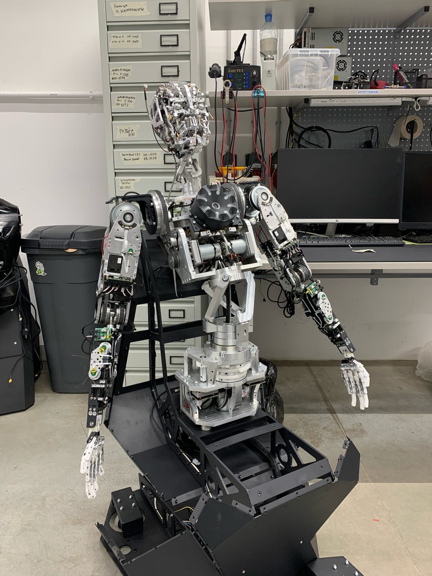 How the robot-android from Promobot can shake hand | PROMOBOT